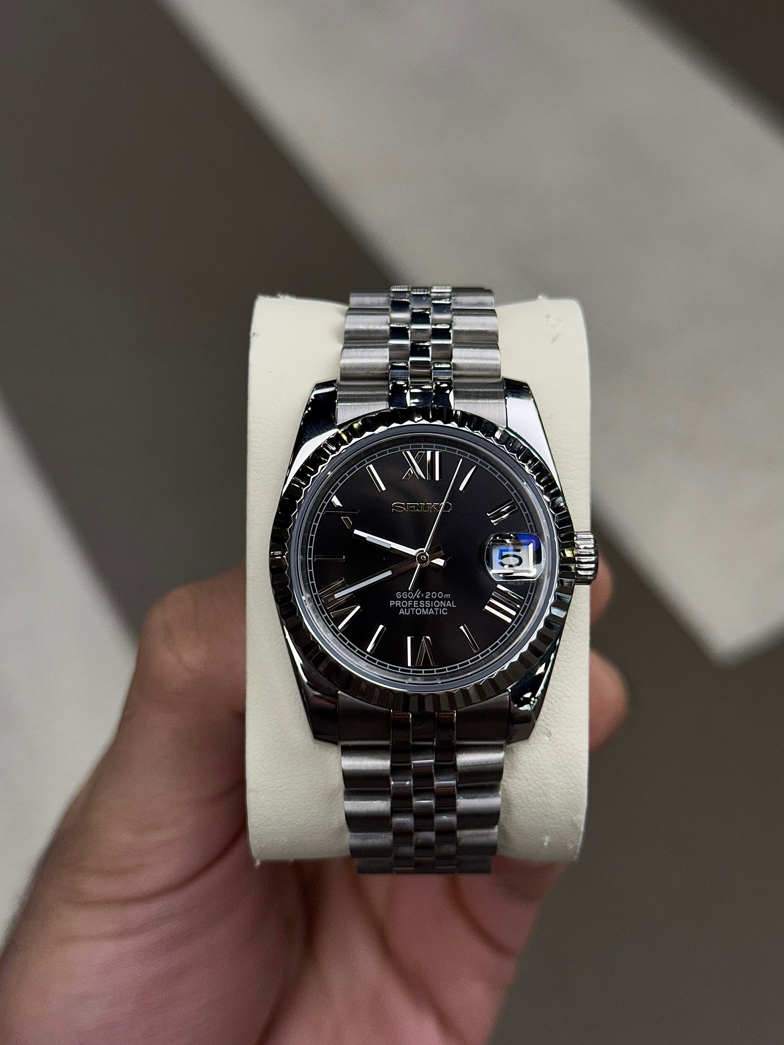 Black Roman Numeral Dial – Premiumhour